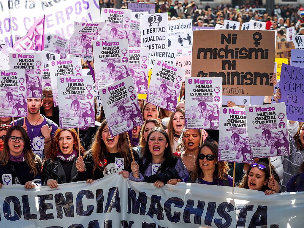 Espagne: grève féministe et manifestations massives pour le 8 mars ...