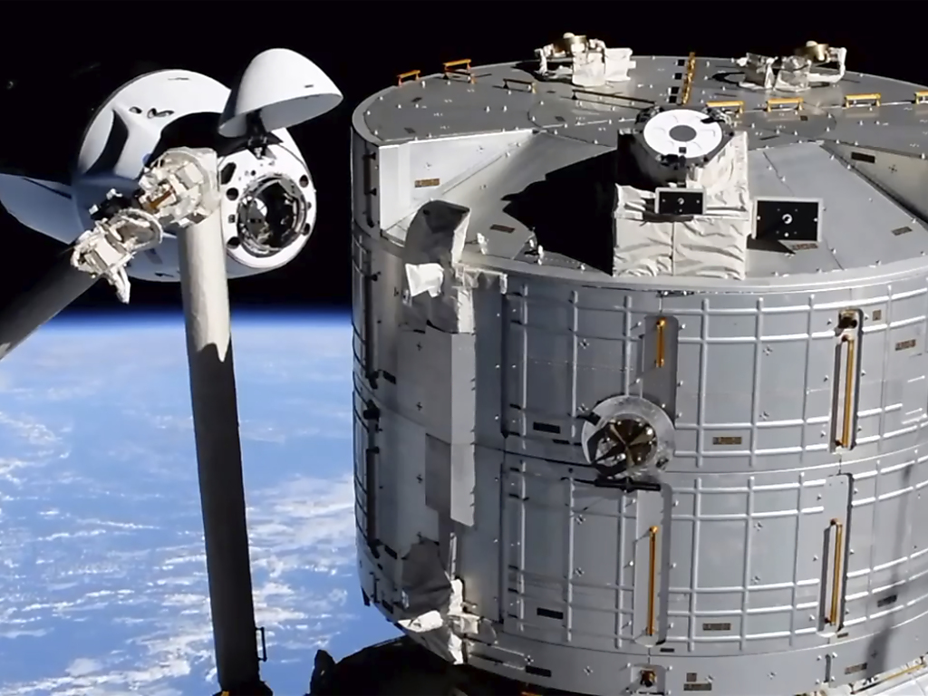 La capsule Crew Dragon amène de nouveaux astronautes sur l'ISS - RJB ...