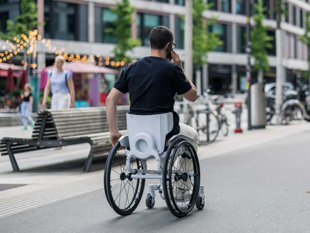 EPFZ: un fauteuil roulant dirigé par les mouvements du dossier - RFJ ...