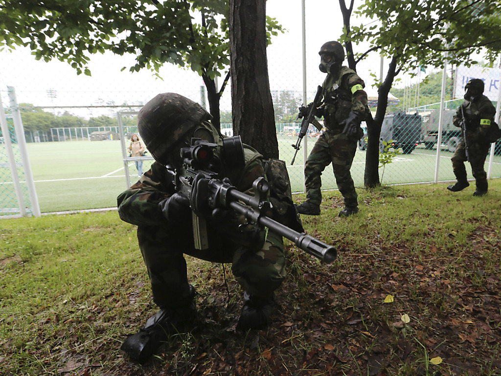 Un homme prend 20 kg pour éviter des entraînements militaires - RFJ ...