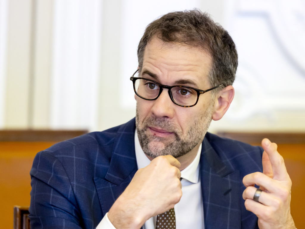 Démission surprise du magistrat Vert genevois Antonio Hodgers - RJB ...